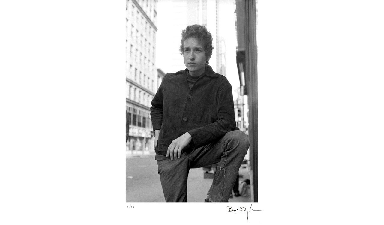Bob Dylan 'signed' photos